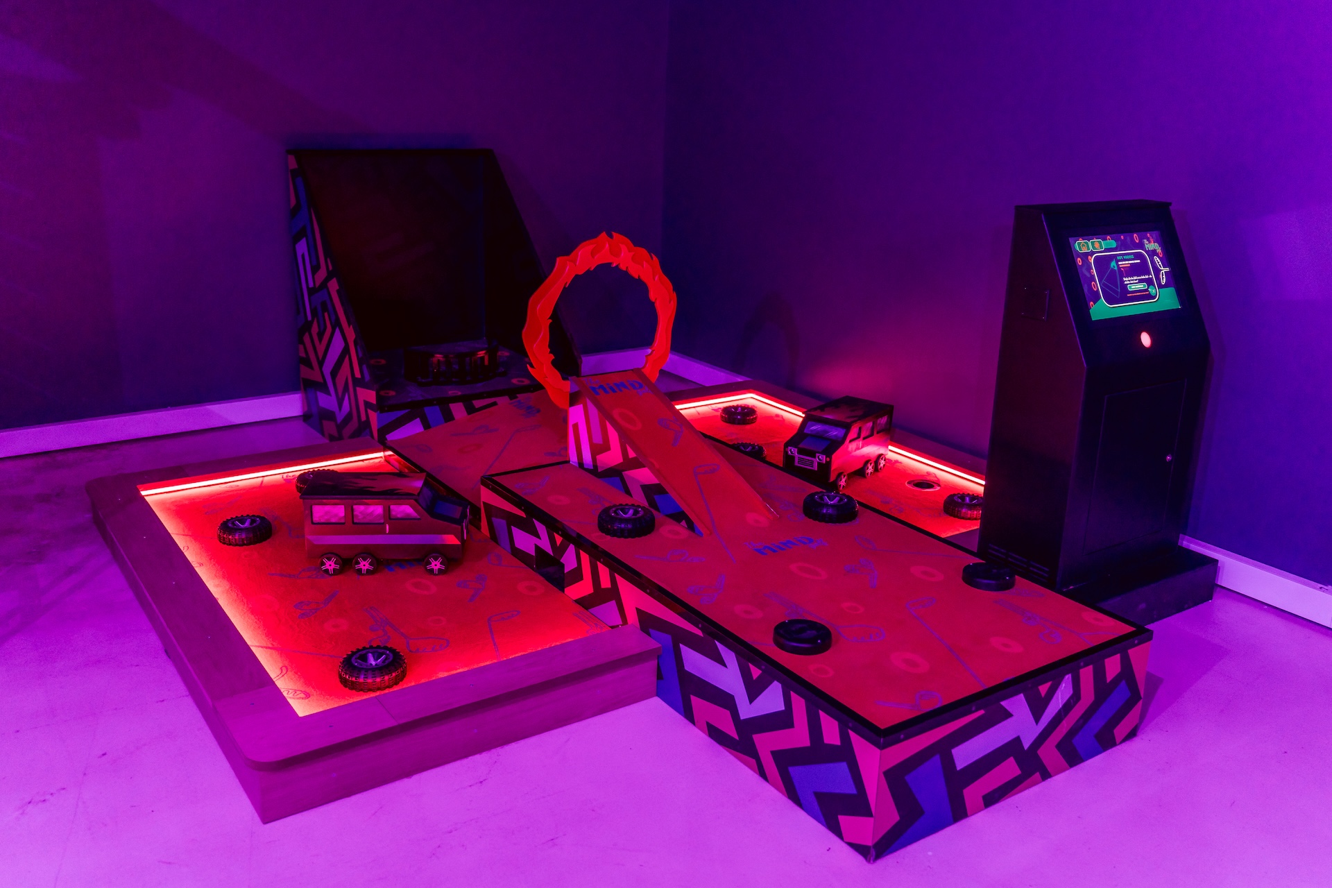 Köln: Adventure Minigolf im 7th Space | Bunt, verrückt & voller Action